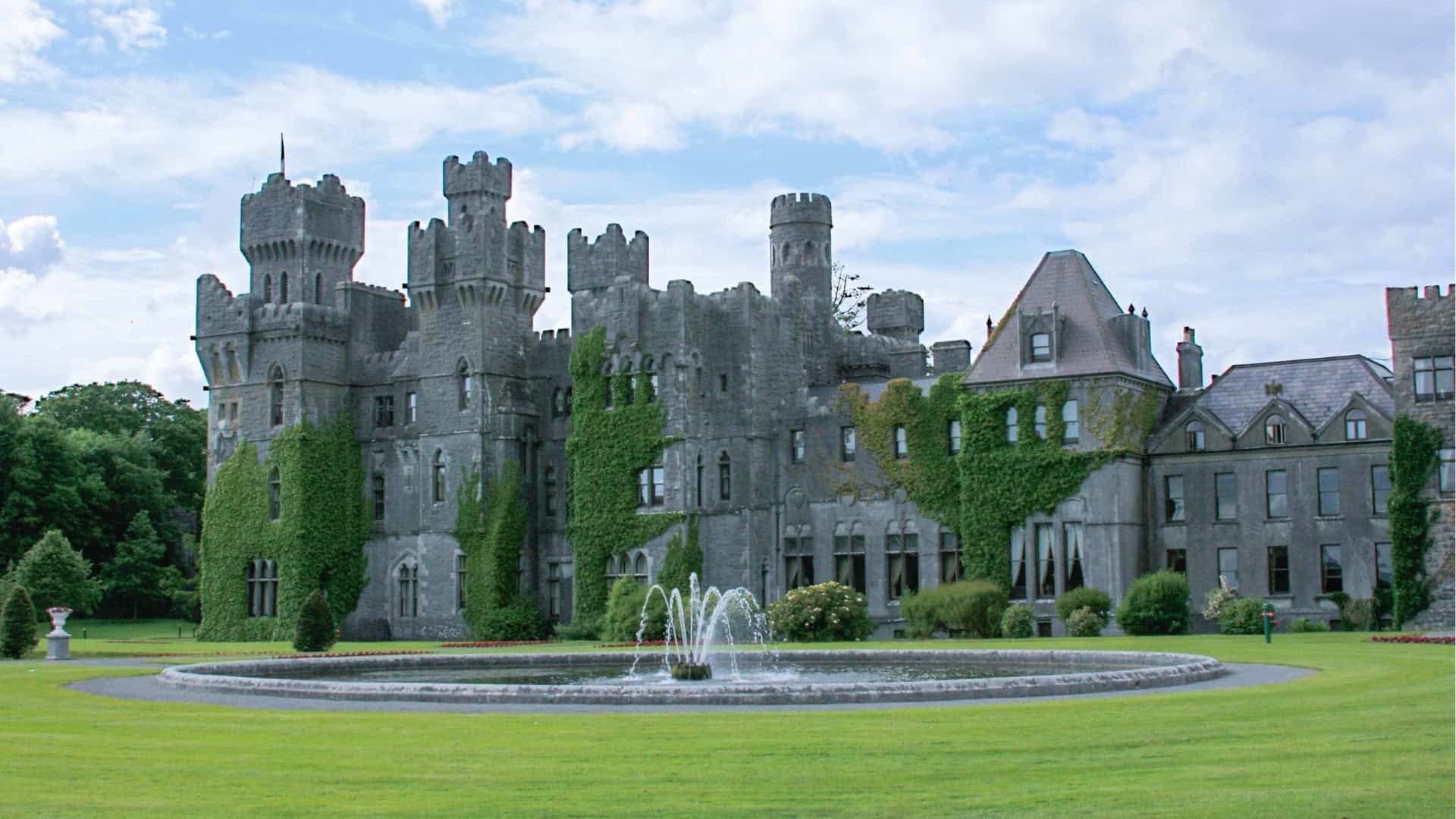29 of the Best Castles in Ireland: Ruins, Forts & Hotels