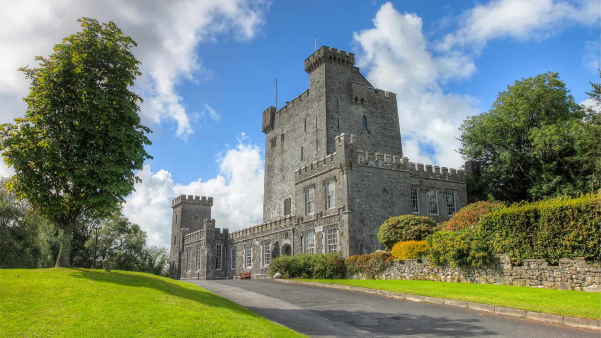 29 of the Best Castles in Ireland: Ruins, Forts & Hotels